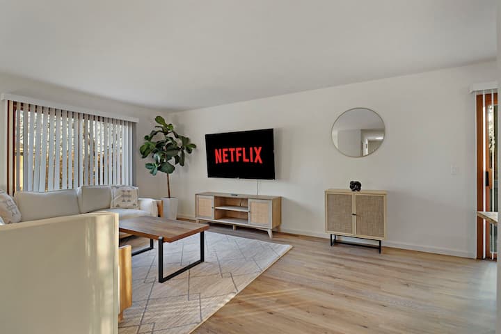 Luxe 6bd 2 Ba Home | Libertyville | Navy Base - Libertyville, IL