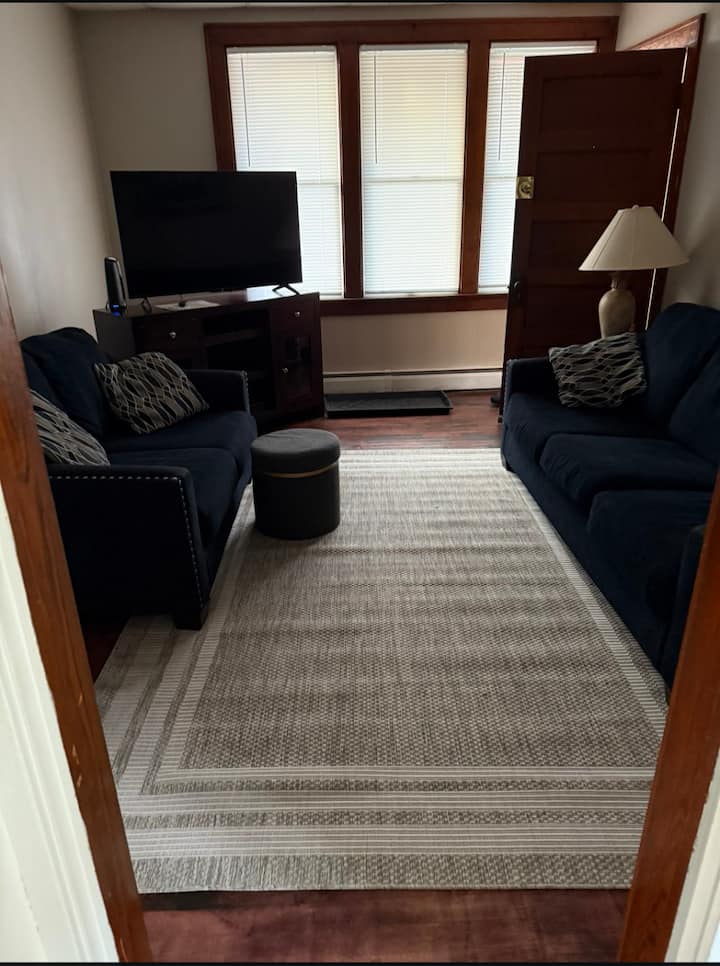 Quaint 2 Bedroom Apt Downtown -Detached Garage - Marquette, MI