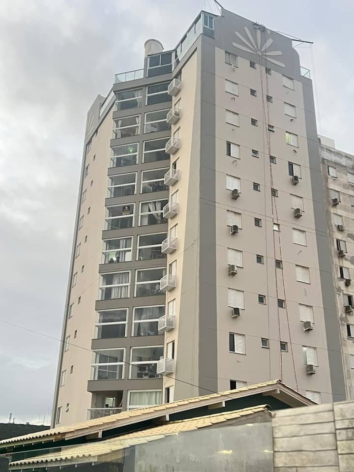 Condomínio Clube A 600 Mt Da Praia. - Laguna