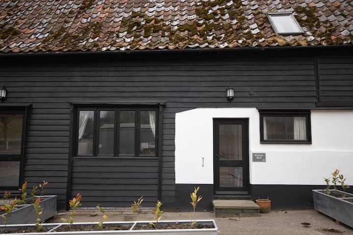 Family Barn Stay | 3 Bedrooms | Suffolk Farm - Framlingham