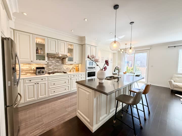 Modern Luxury 5br Family Oasis Spacious @ Oakville - Oakville