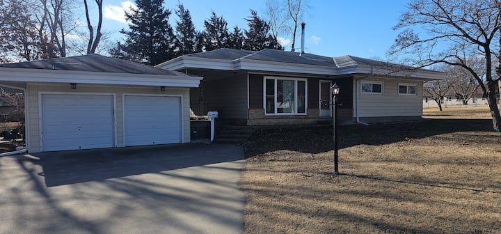 Simple Home For World Cup Fans! - Belton, MO