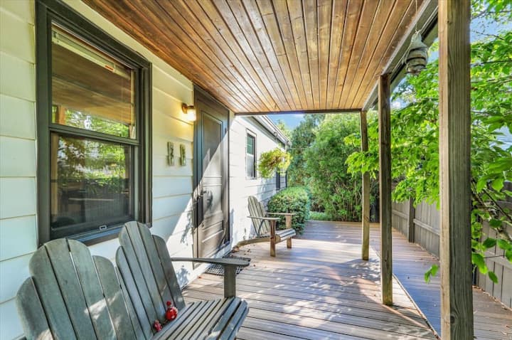 Entire Home In Central Champaign - Champaign, IL