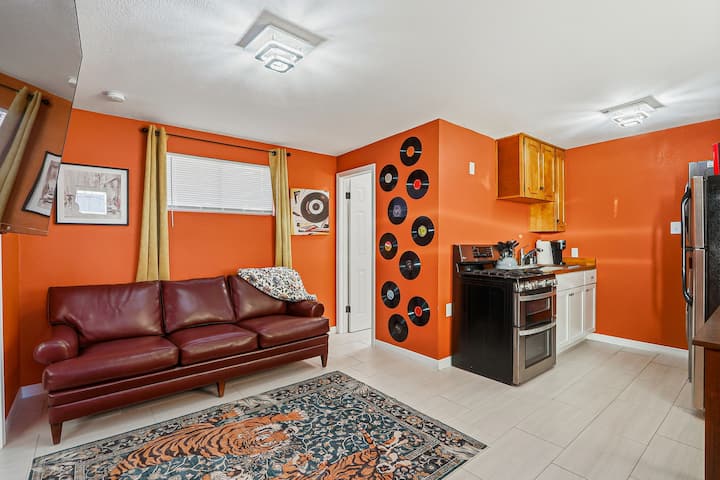 Vintage Vista | Private & Central 1bd Full Bath - El Paso, TX