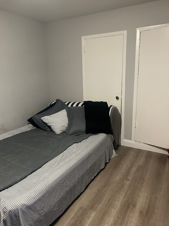 Studio Apt With Air Bed, 5k Tv, Heat, Stove, Br - Port Washington, NY