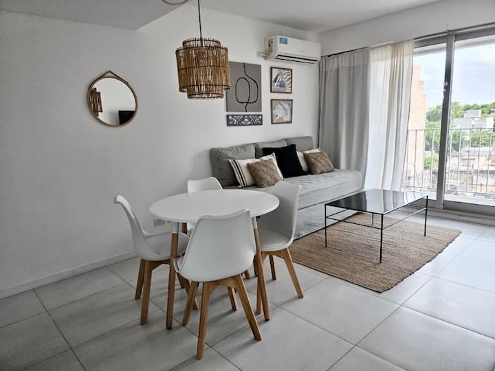 Cálido Y Moderno Departamento En Puerto Norte - Argentina