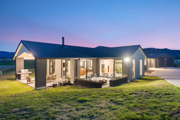 Tranquille Modern Family Escape - Otaki