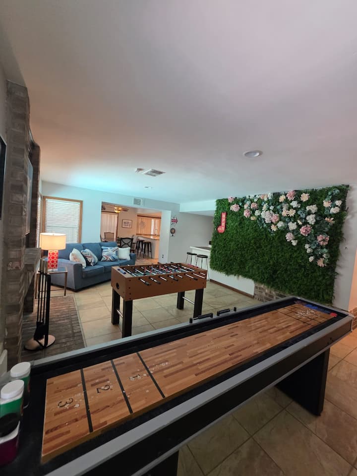 Pool Getaway On Winding Hollow - Arlington, TX