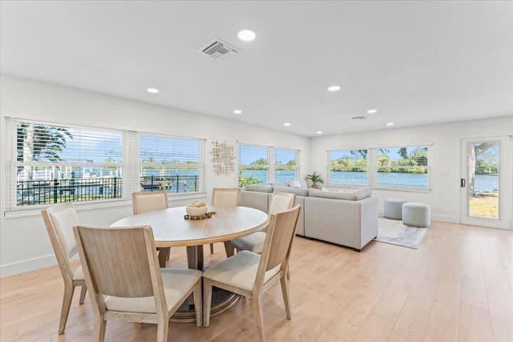 Waterfront Gem - Modern Design & Gulf Breezes - Tarpon Springs, FL