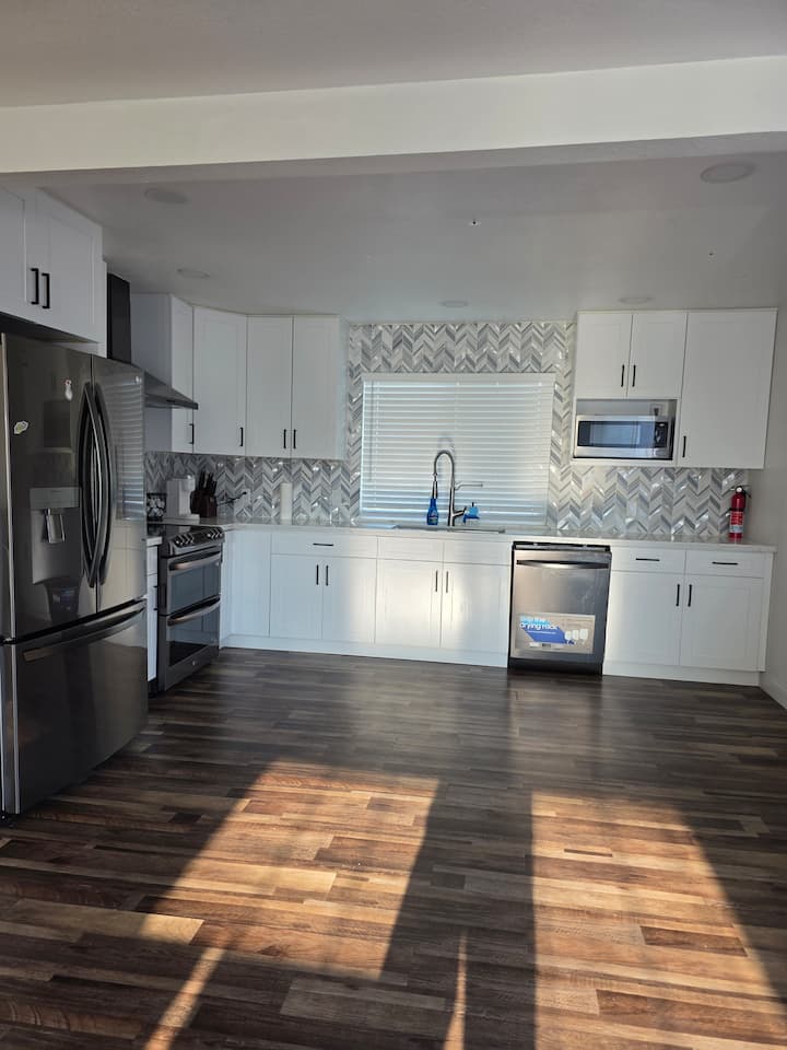 Spacious Modern Home - San Jose, CA