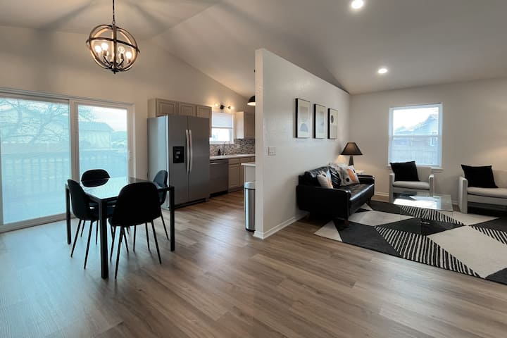 Family-ready 4br W/ Firepit, Office, & Large Yard - Andover, KS