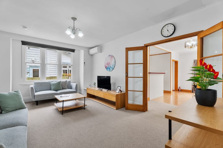 Spacious Garden Home | Walk To Park & Shops - Auckland