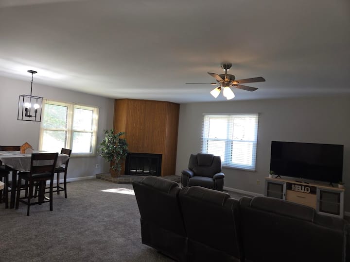 Cozy Home - Newburgh, IN