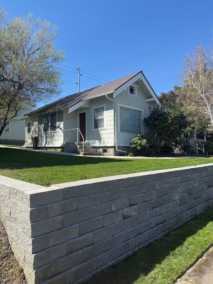 North Slope Bungalow - Tacoma, WA