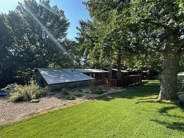 Treehouse In Secluded Mount Sequoyah - Fayetteville, AR