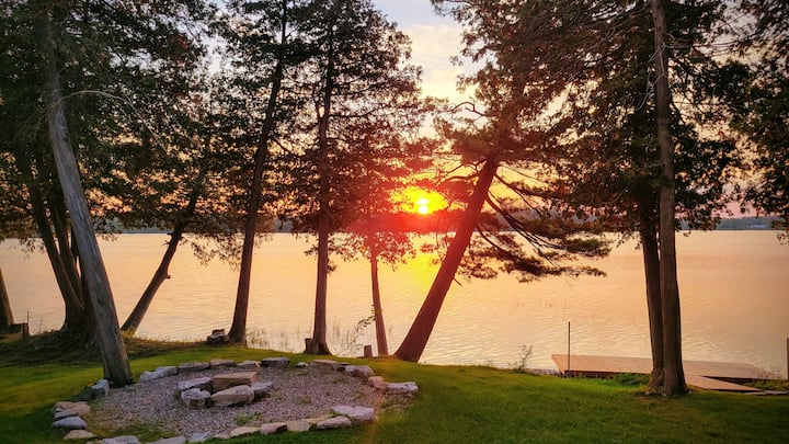 Evening Glory On The Lake: Luxury Getaway - Napanee