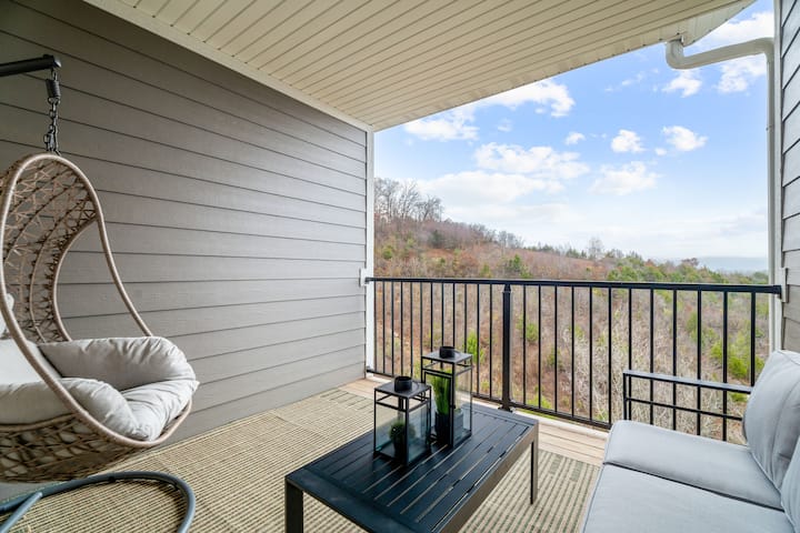 Welcome To The Aerie! Your Serene Escape Awaits - Branson West, MO