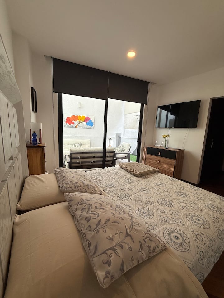 Comfortable Suite In Prime Location With Parking - Quito (Ecuador)