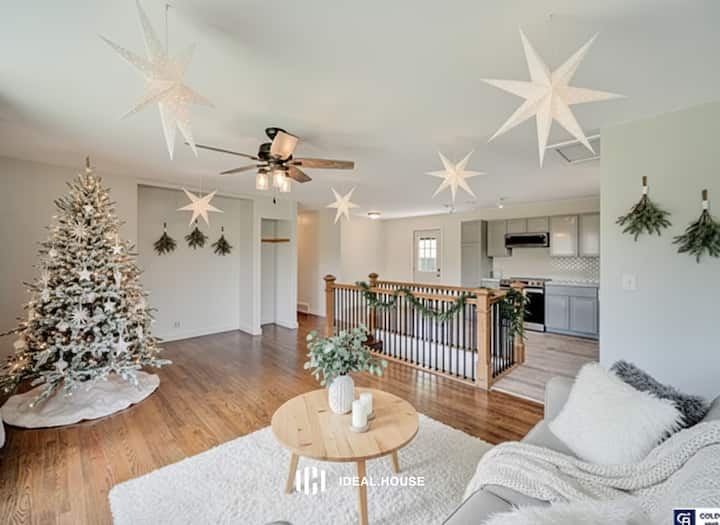 Spacious 4br Home Near Unl |Sleeps 10|quiet Street - Lincoln, NE