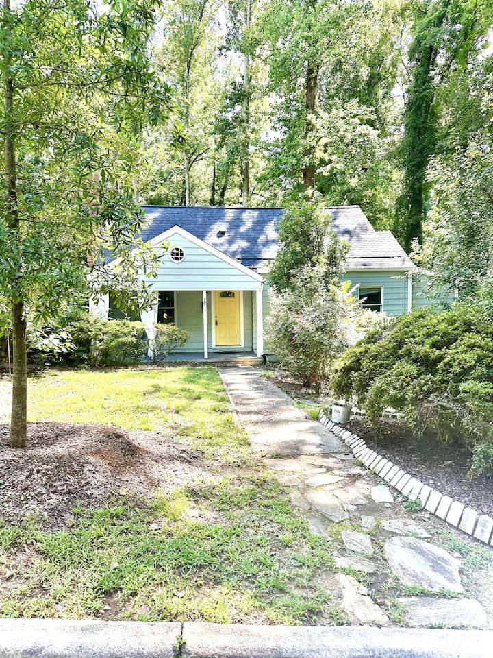 Five-points Burrow - Basement Apt 1bdr 1 Bath - Raleigh, NC