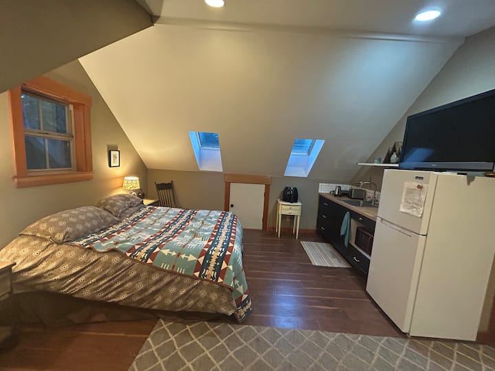 Kelly Studio - Trout Lake, WA