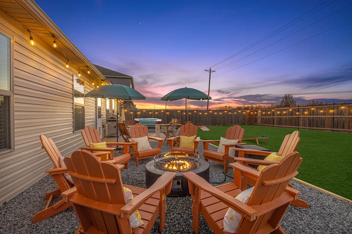 Bigfoots Bicycle Bungalow-hot Tub, Game Room, Bbq - Bentonville, AR