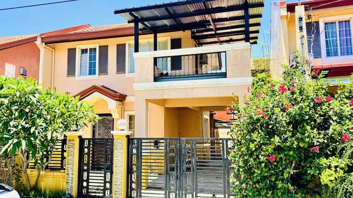 Serene 3br 2ba Staycation Home – Relaxing Escape - Tarlac City