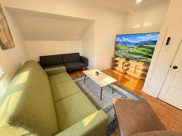 Charming & Sunlit Apt Next To Bus Stop/uiuc/carle - 섐페인