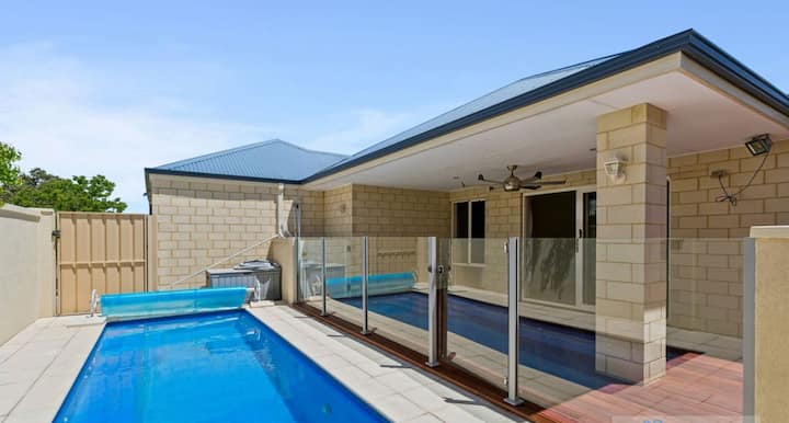 Cosy Large Family Home 

W/piano & Pool - Australië