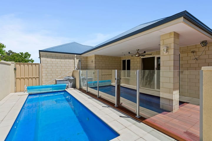 Cosy Large Kids Friendly Home With Piano & Pool - Greenmount