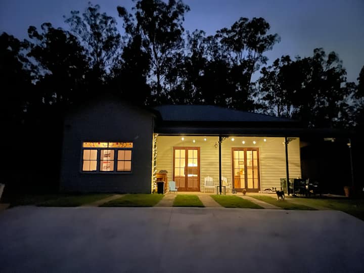 Roslyn’s Cottage Country Escape In Tamborine - Gleneagle