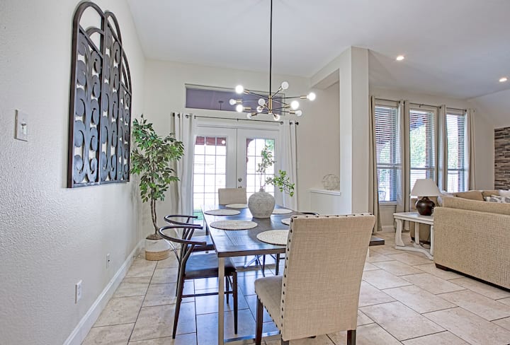 Spacious 5 Bedrooms Home - Grand Prairie, TX