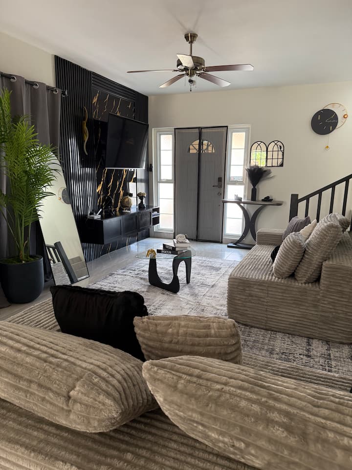 The Royal Oasis Suite - Jamaica