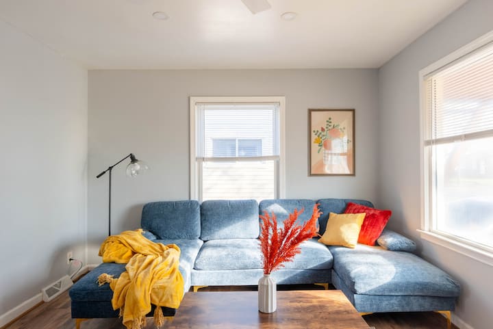 Cozy & Simple 2bd Near Dtw Airport W/fast Wi-fi - Dearborn, MI