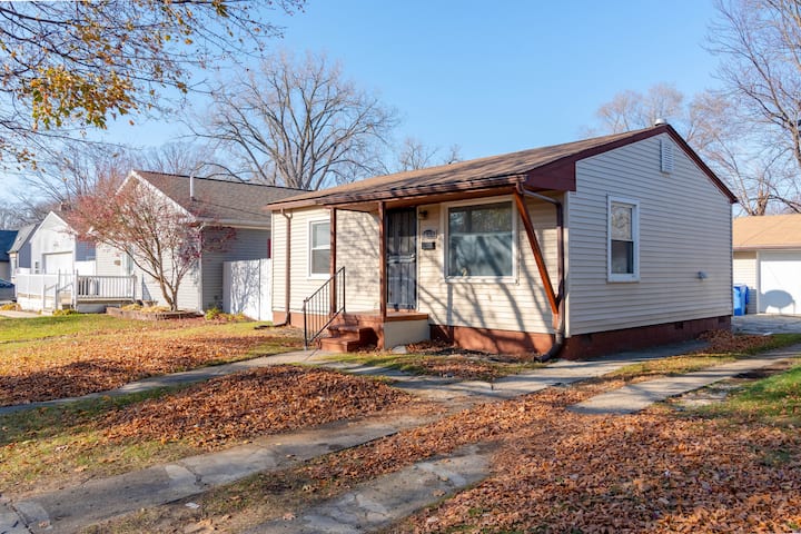 Cozy & Simple Home Near Dtw Airport W/fast Wi-fi - Aéroport métropolitain de Détroit (DTW)