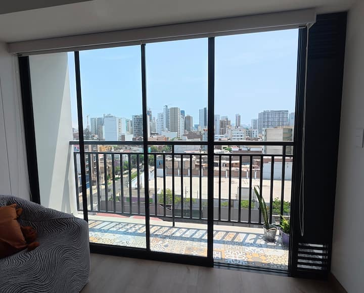 Dpto. Moderno Cerca Av. Arequipa En Santa Beatriz - Lima