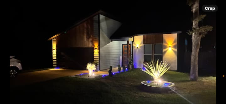 Lakeside Retreat. With Lots To Offer. - Log Cabin, TX