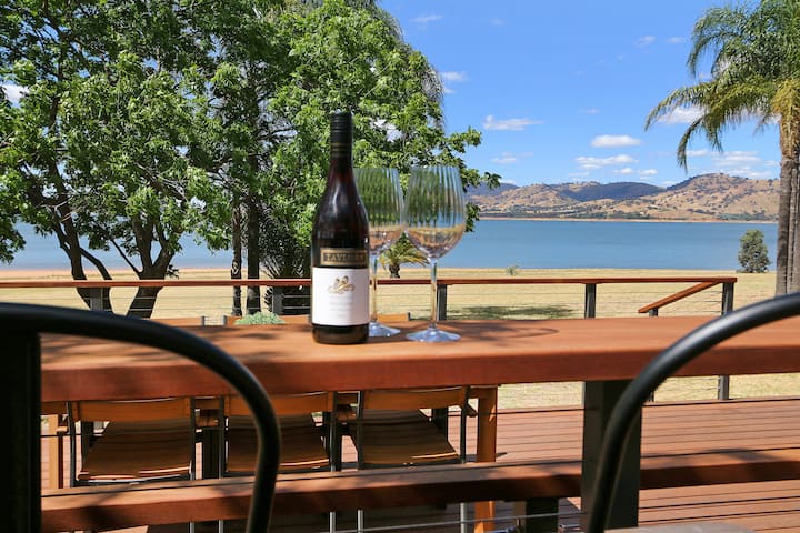Ebden Lake House- Laid-back Luxury With Lake Views - Albury