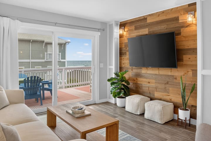 Coastal Condo W/ Ocean View • Steps From The Beach - Carolina Beach