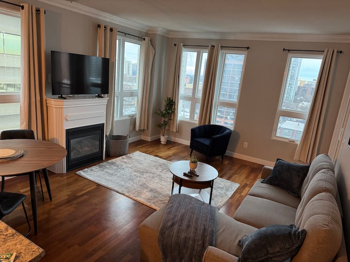 Downtown Edmonton Suite: 5-min Drive To Rogers - Canada