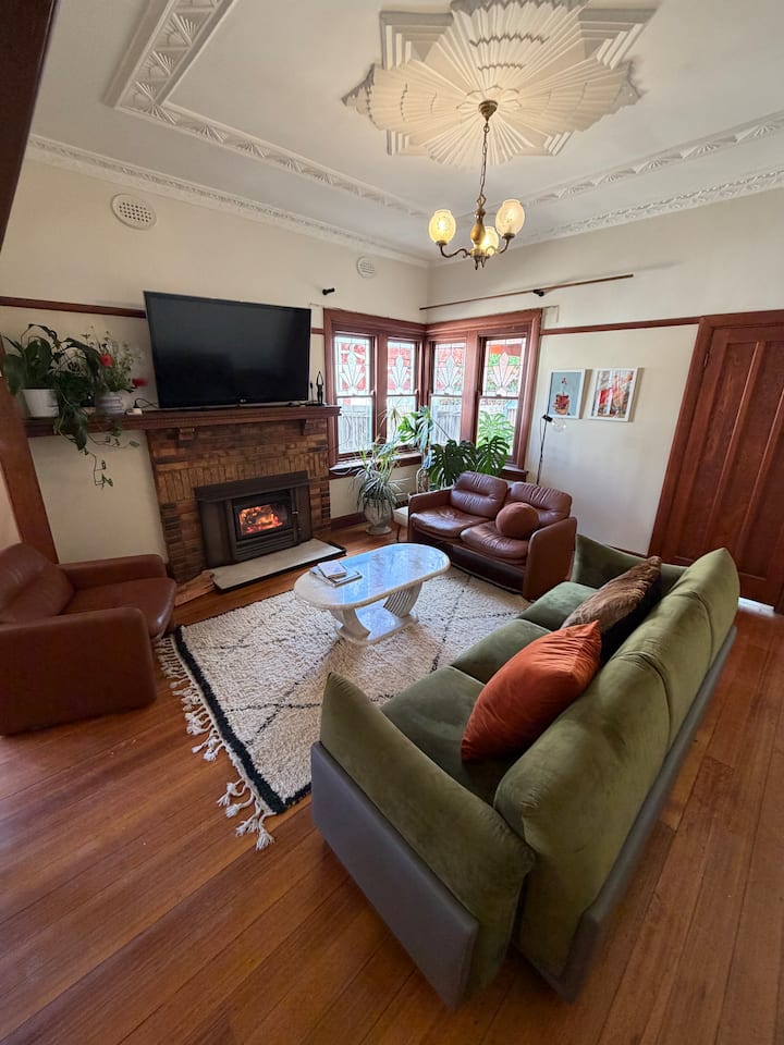 Three Bedroom House In The Heart Of Castlemaine. - 캐슬메인