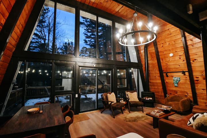 A-frame Ski & Sauna Retreat + Hot Tub Near Mt Snow - Vermont