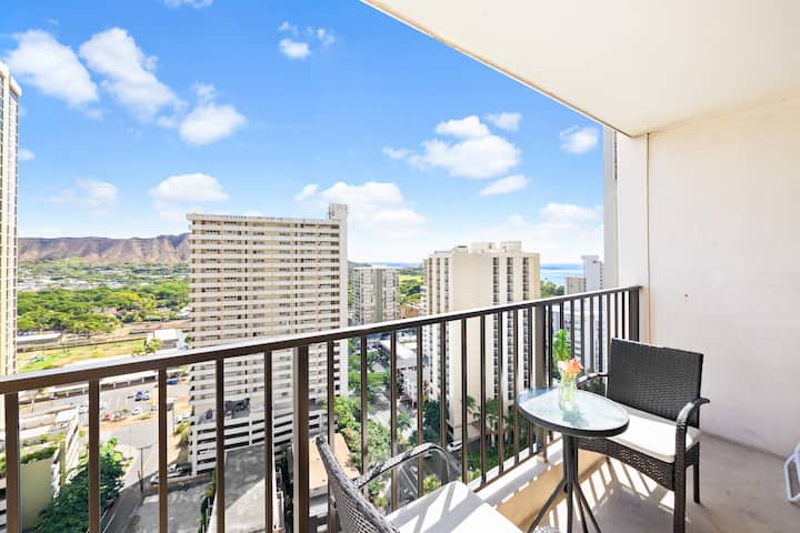 Brand New Listing Waikiki Condo Oceanview +Parking - ホノルル