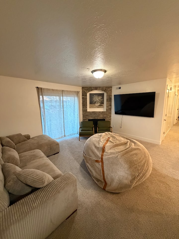 9 Beds | Payson, Ut Condo | Three 75” Tv’s - Payson, UT