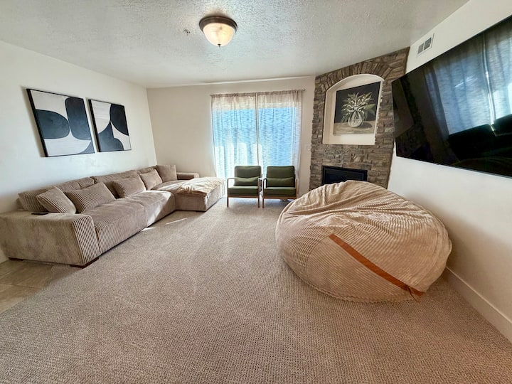 9 Beds | Payson, Ut Condo | Three 75” Tv’s - Goshen, UT