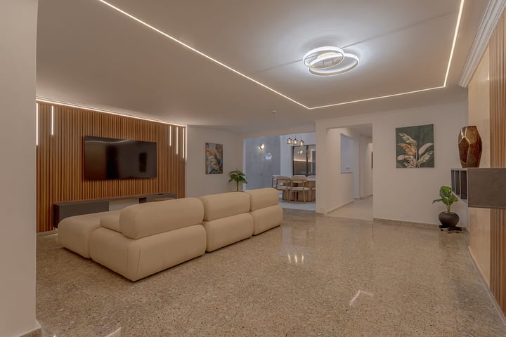 Casa Laureles 13 Pax/ 5br Con Ac/ Jacuzzi/ Bbq - Itagüí