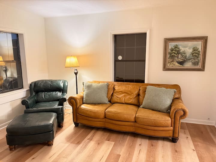 Little Cozy Farmhouse - Lamar Lake, MO