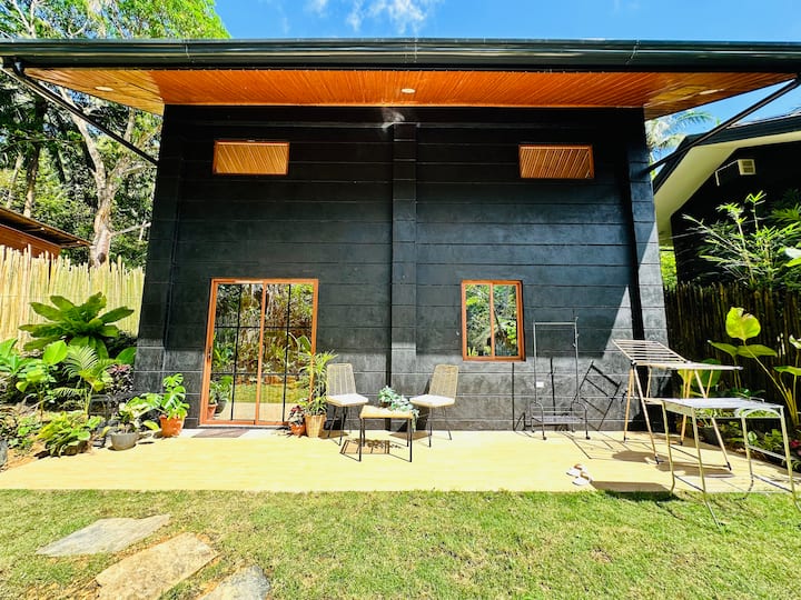 Tropical Garden Tiny Home, Kitchen, Scooters - Philippines