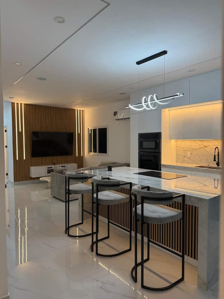 "Vista Al Mar" - Havana