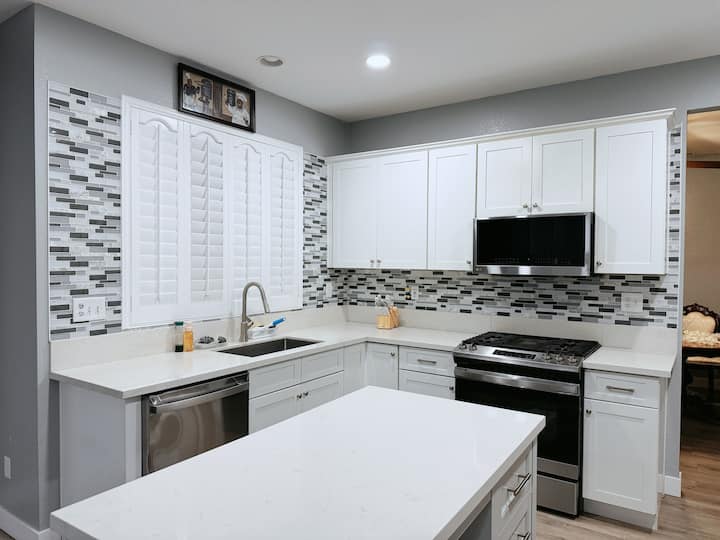 Modern Minimal 5br3ba Home Near Ont - Ontario